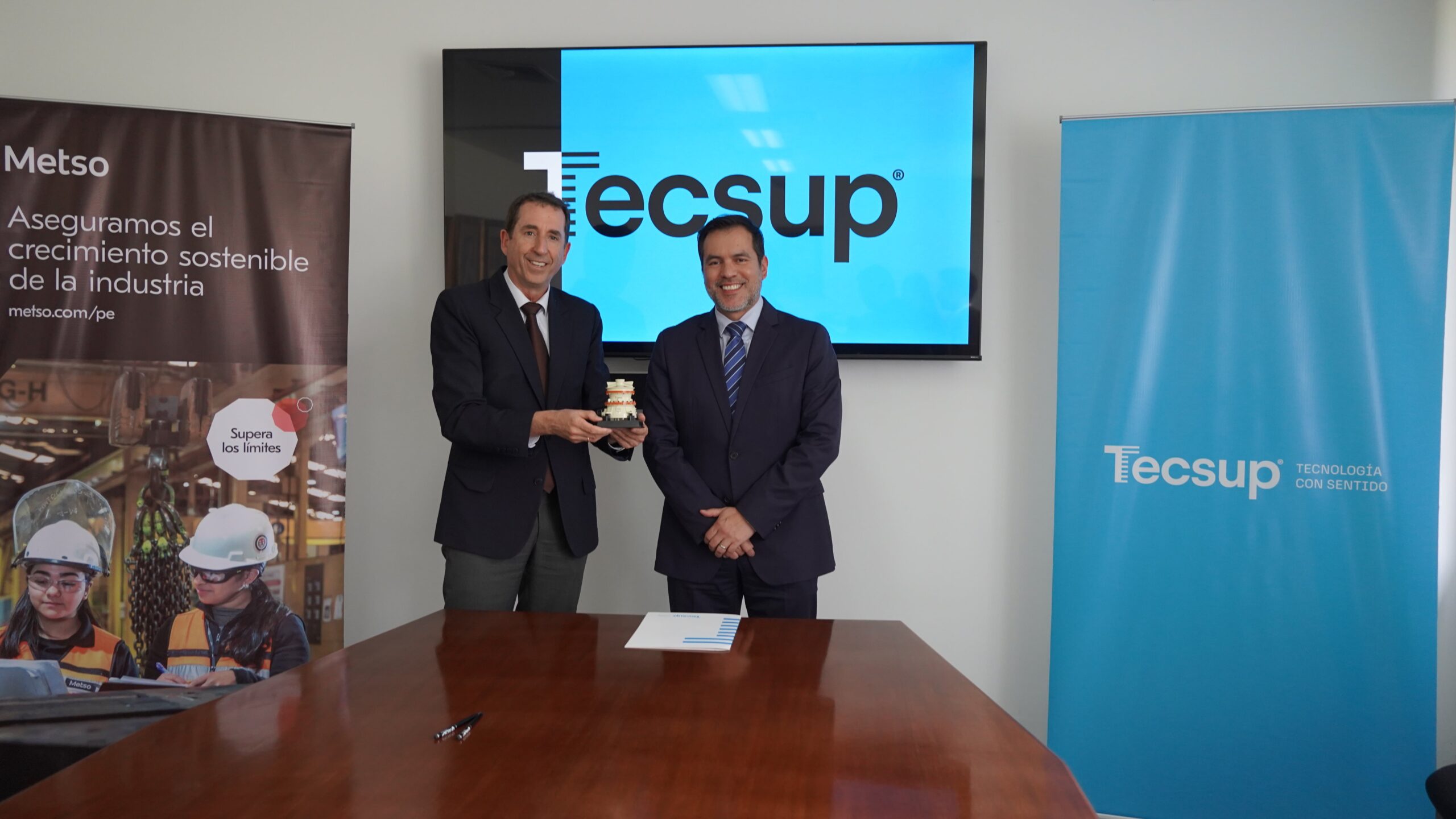 Metso y Tecsup firman convenio para el uso del software Bruno ...